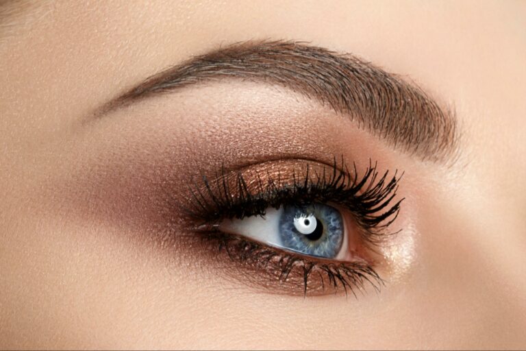 18 Mesmerizing Makeup Ideas for Blue Eyes That Pop - Cafe Makeup