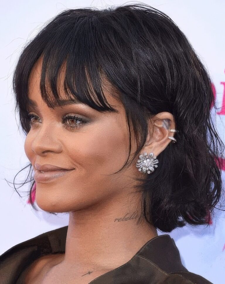 18 Modern Short Bobs With Bottleneck Bangs Today - Cafe Makeup