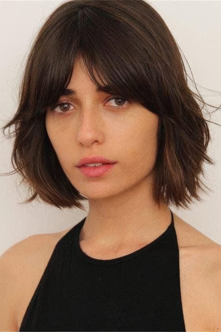18 Modern Short Bobs With Bottleneck Bangs Today - Cafe Makeup