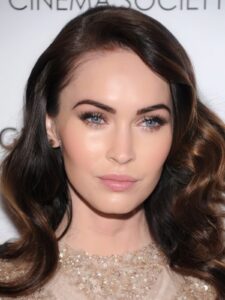 18 Mesmerizing Makeup Ideas for Blue Eyes That Pop - Cafe Makeup
