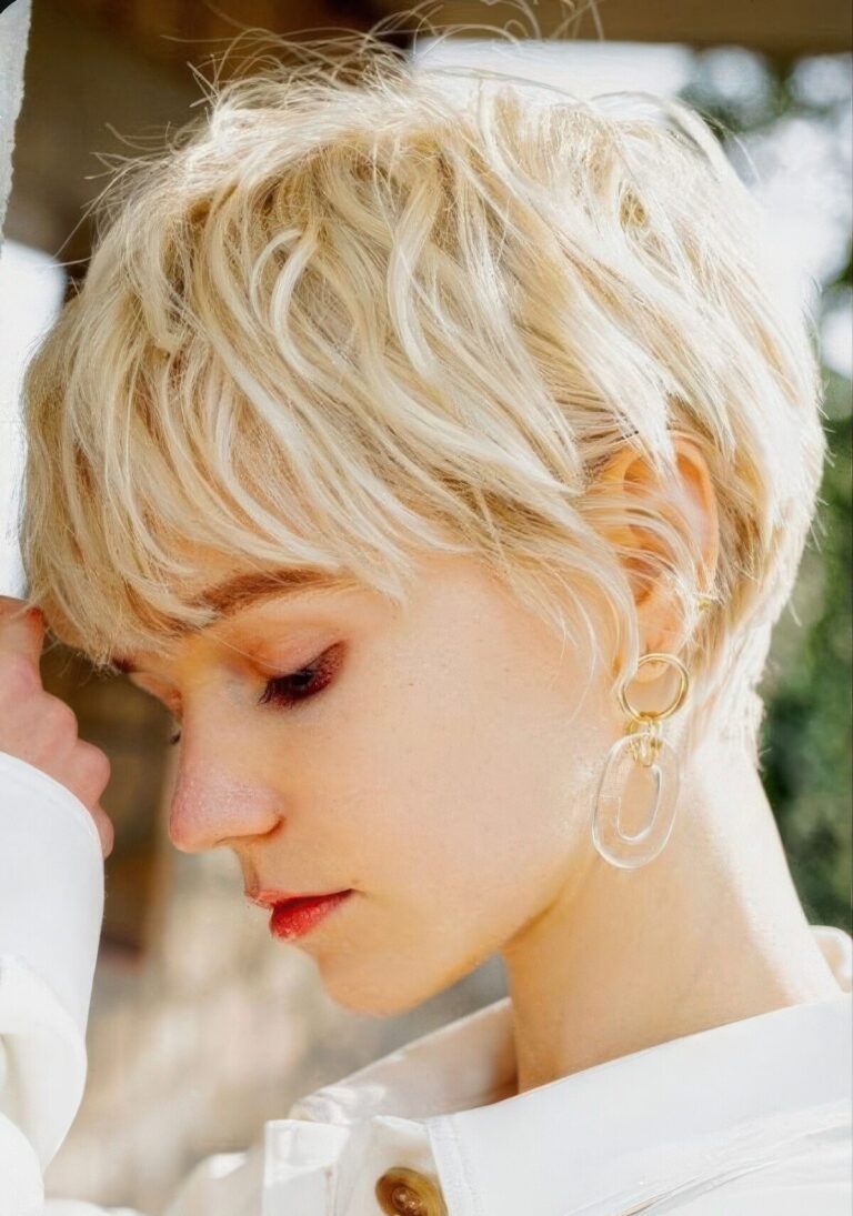 29 Trendy Layered Pixie Haircuts Worth Trying - Cafe Makeup