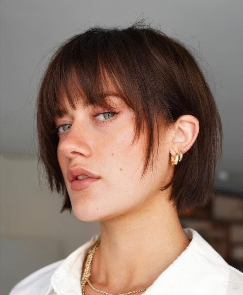 25 Modern Short Bobs With Wispy Bangs For Style - Cafe Makeup