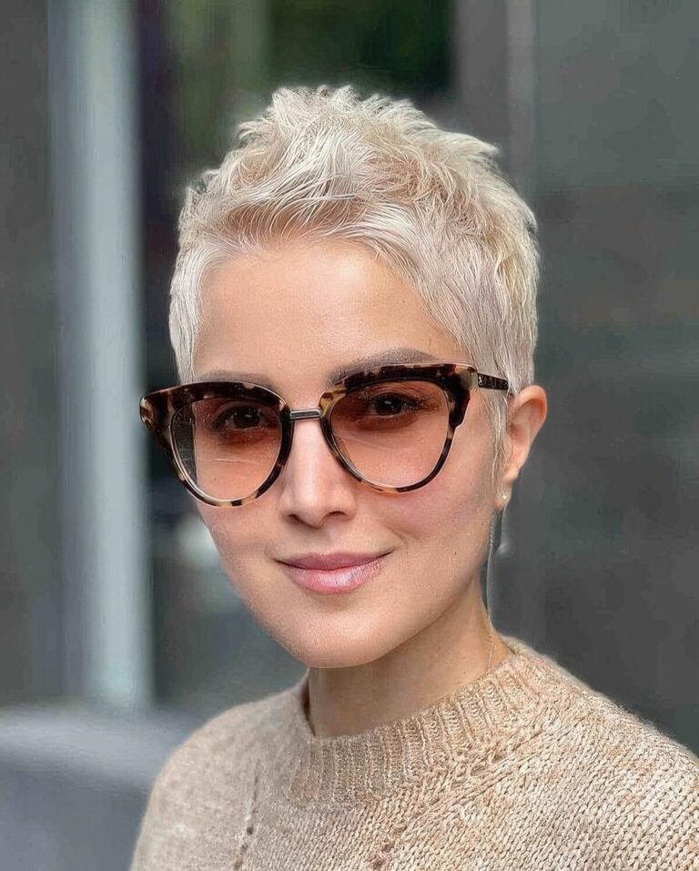 25 Short Pixie Haircuts With Cute Styling Tips - Cafe Makeup
