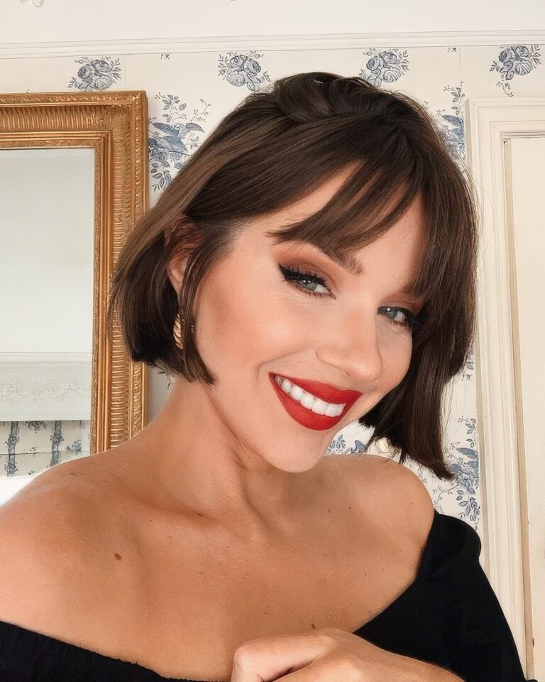 25 Modern Short Bobs With Wispy Bangs For Style - Cafe Makeup