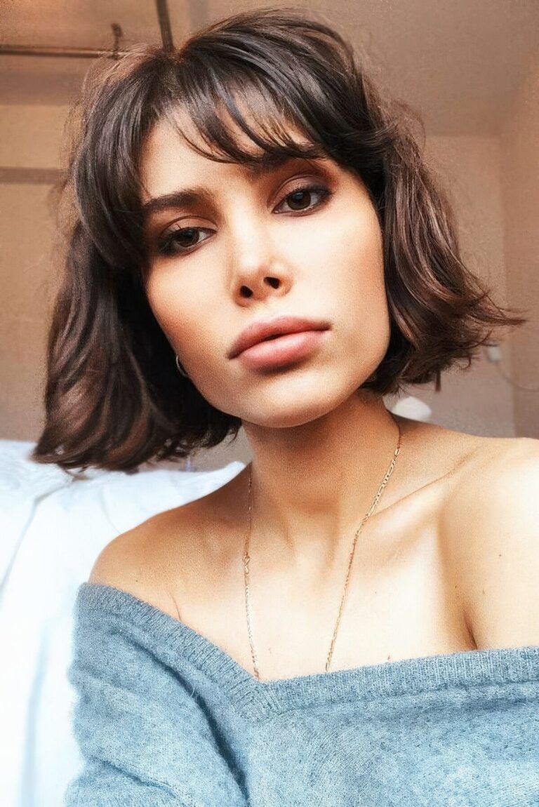 25 Modern Short Bobs With Wispy Bangs For Style - Cafe Makeup